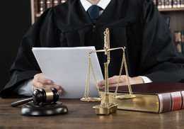 Richter wegen Facebook-Foto für befangen erklärt › kanzlei.biz